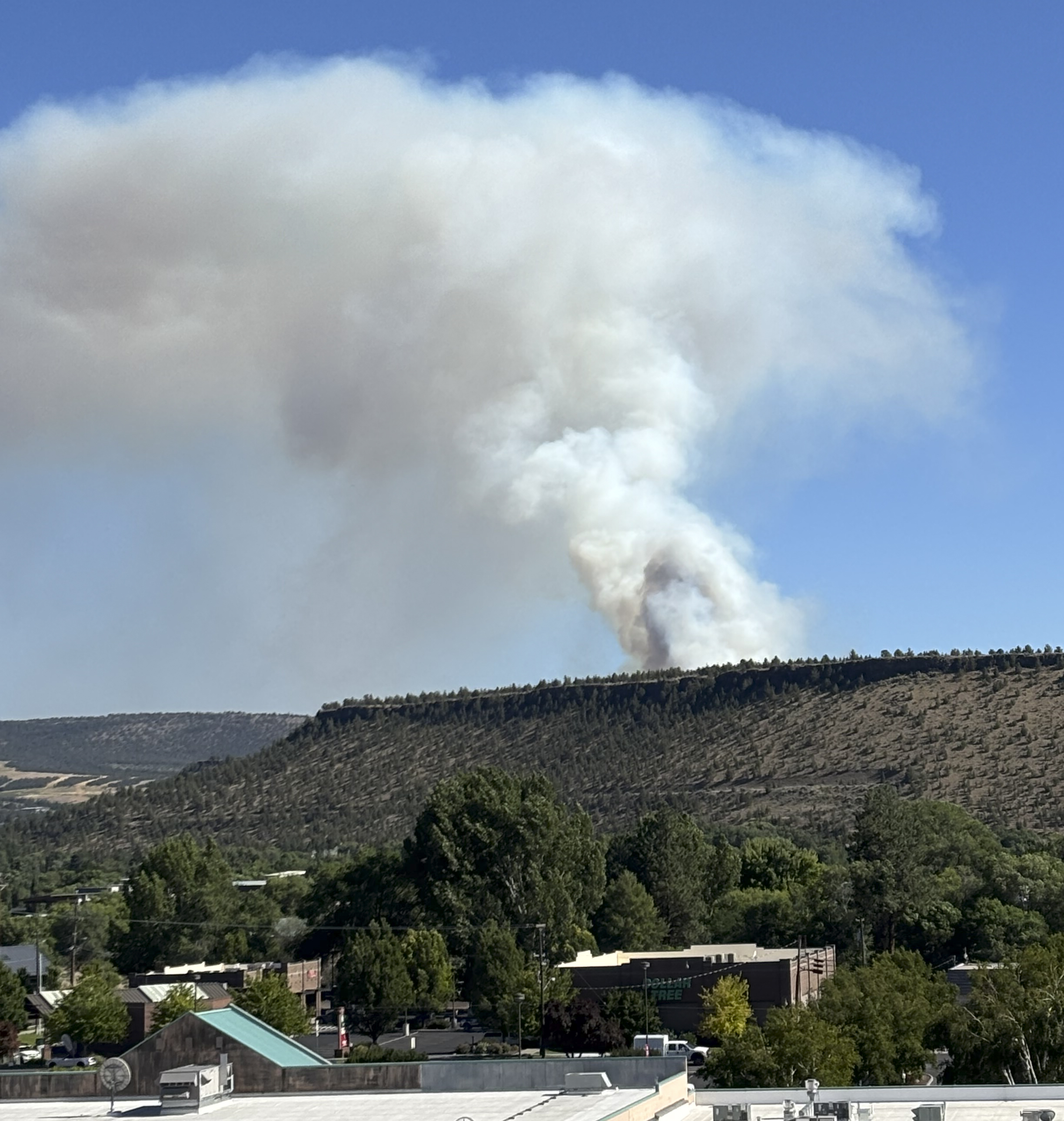 BREAKING: Brush fire erupts in Juniper Canyon | Central Oregonian